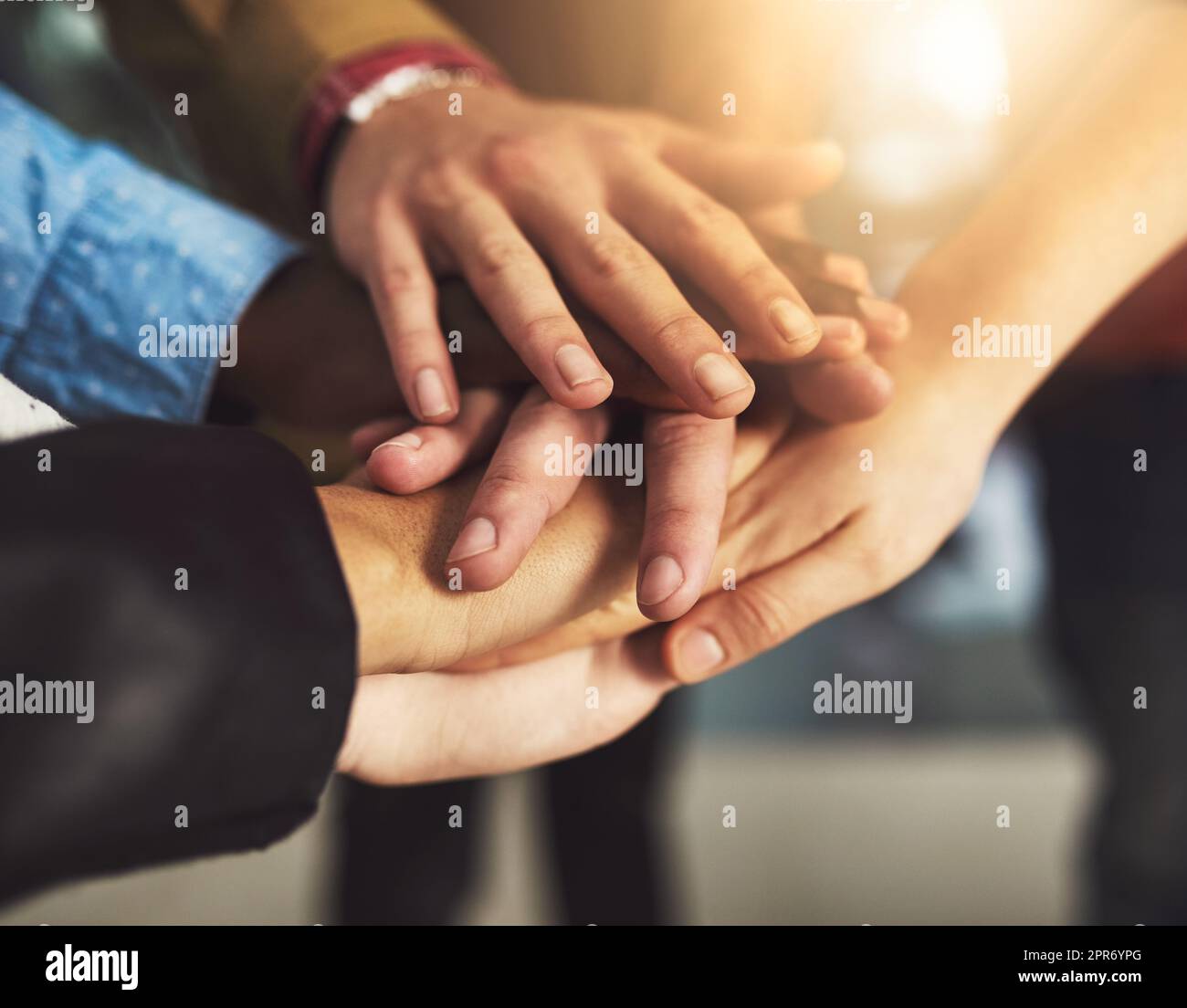 People putting hi-res stock photography and images - Alamy