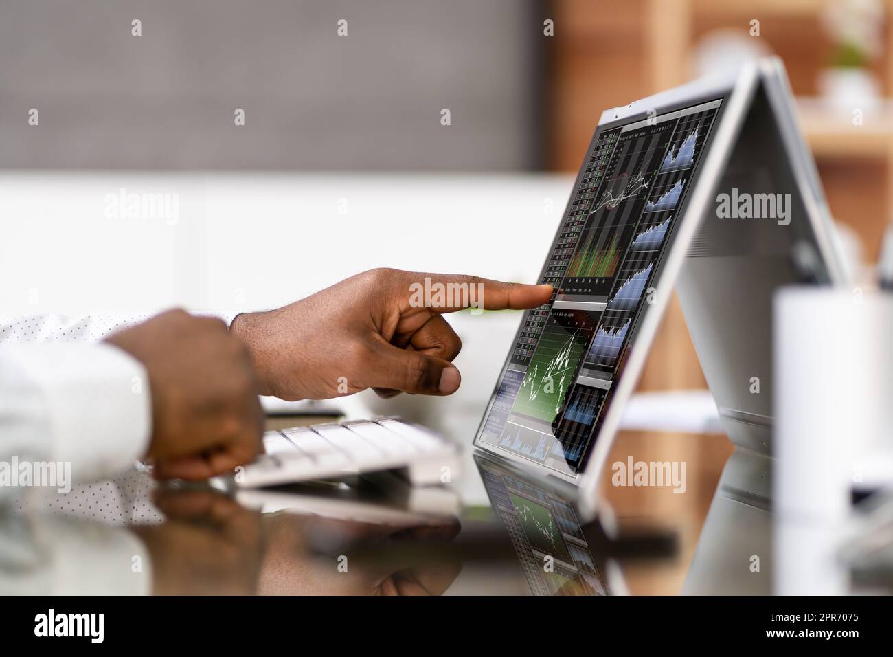 American broker hi-res stock photography and images - Alamy