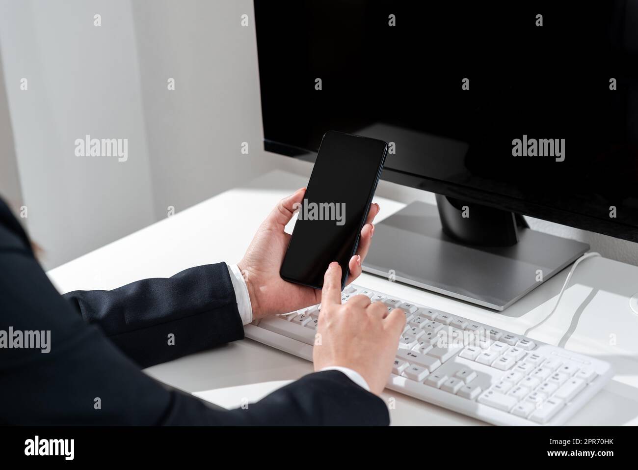 Computer phone hand table hi-res stock photography and images - Alamy