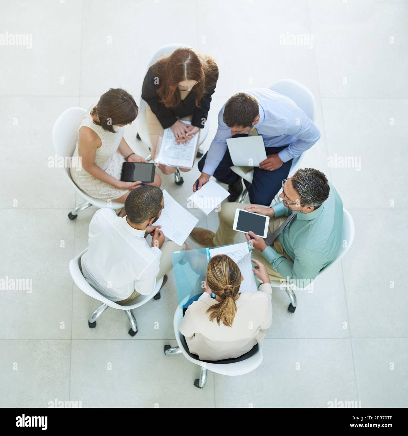 Office meeting angle group hi-res stock photography and images - Alamy