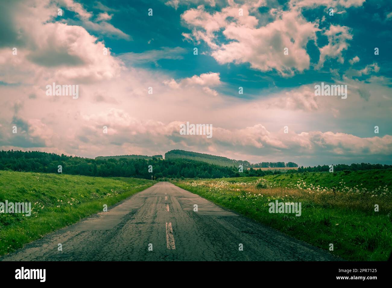 Long plain road hi-res stock photography and images - Alamy
