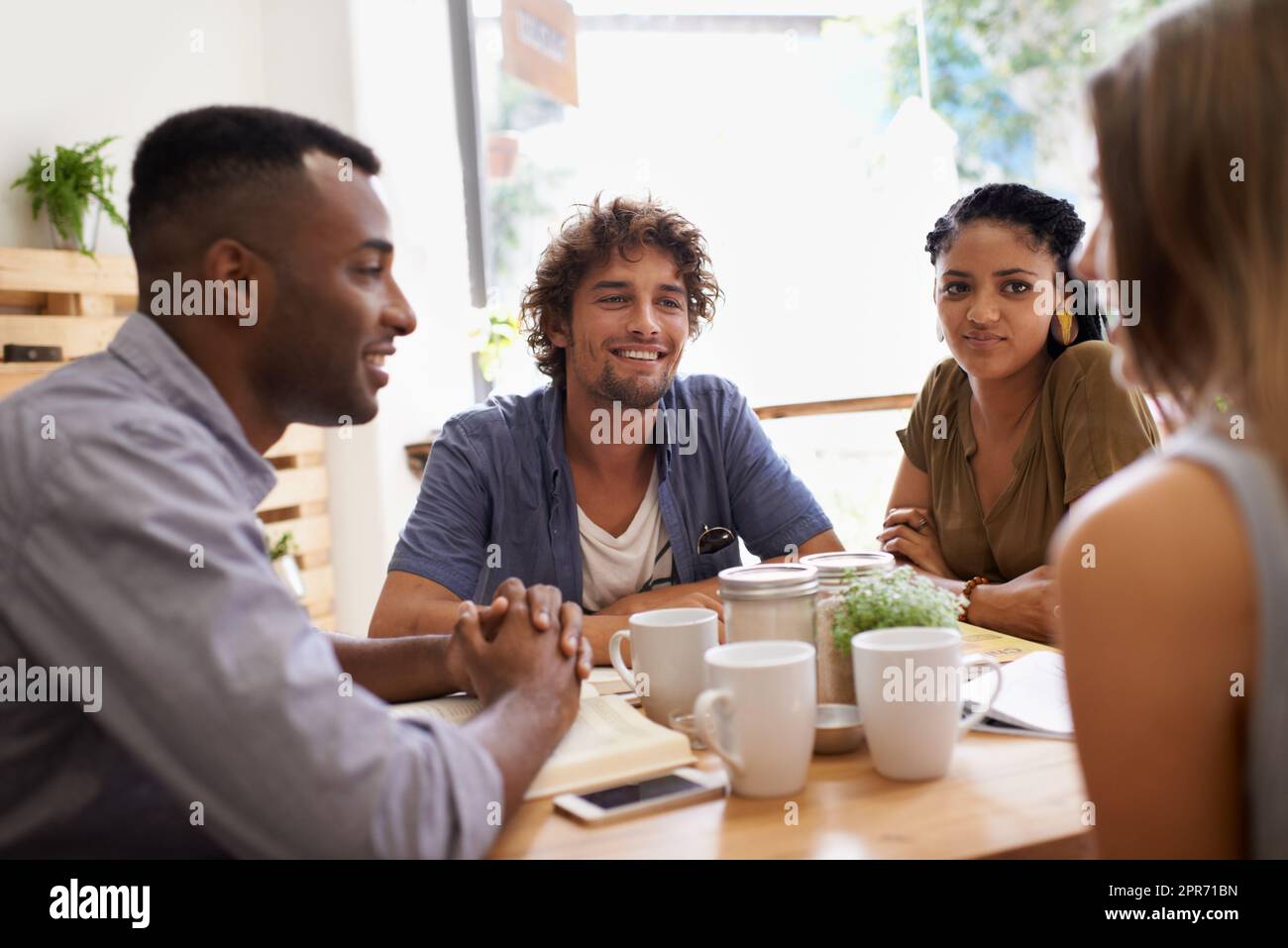 Group of friends talking cafe hi-res stock photography and images - Alamy
