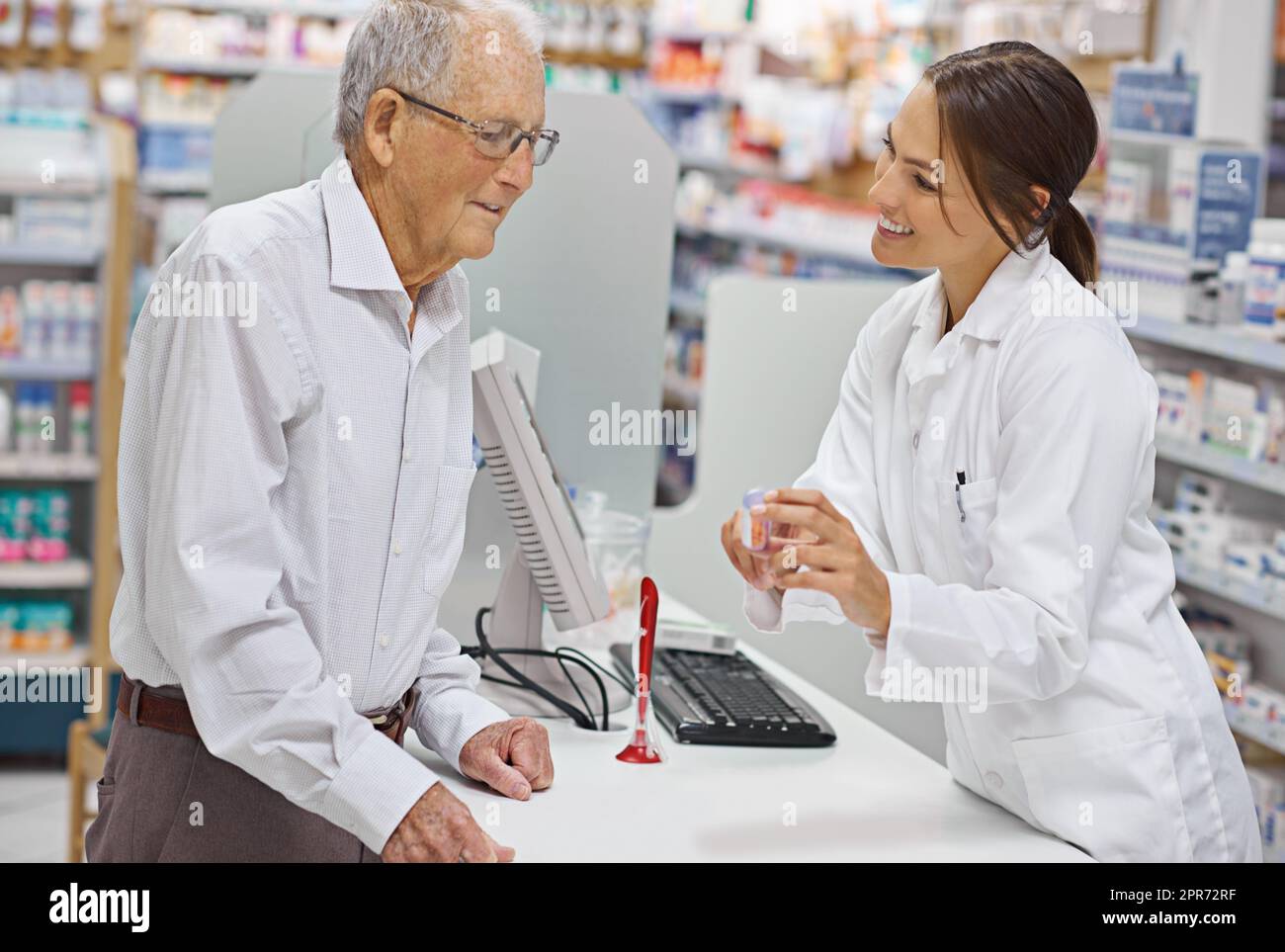 Pharmacist patient prescription pharmacy counter hi-res stock ...