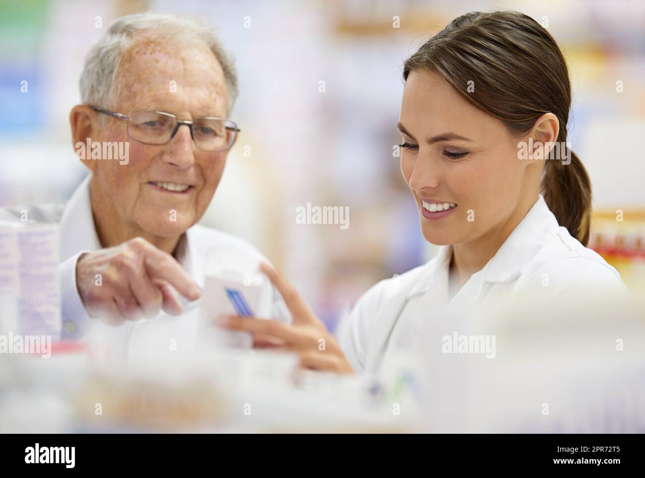 Elderly customers shopping hi-res stock photography and images - Alamy