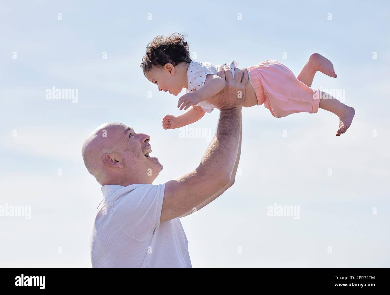 Dad lifting children hi-res stock photography and images - Alamy