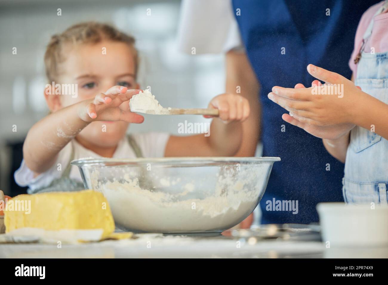 Siblings parent hi-res stock photography and images - Alamy