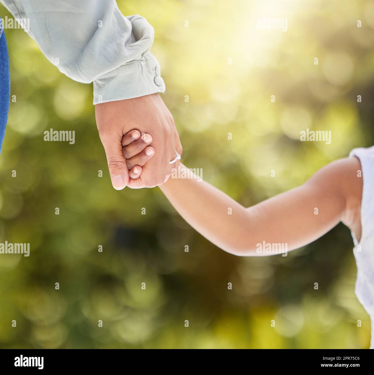 Parent child holding hands hi-res stock photography and images - Alamy