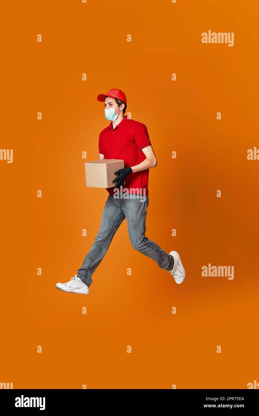 Man cardboard box mask hi-res stock photography and images - Alamy