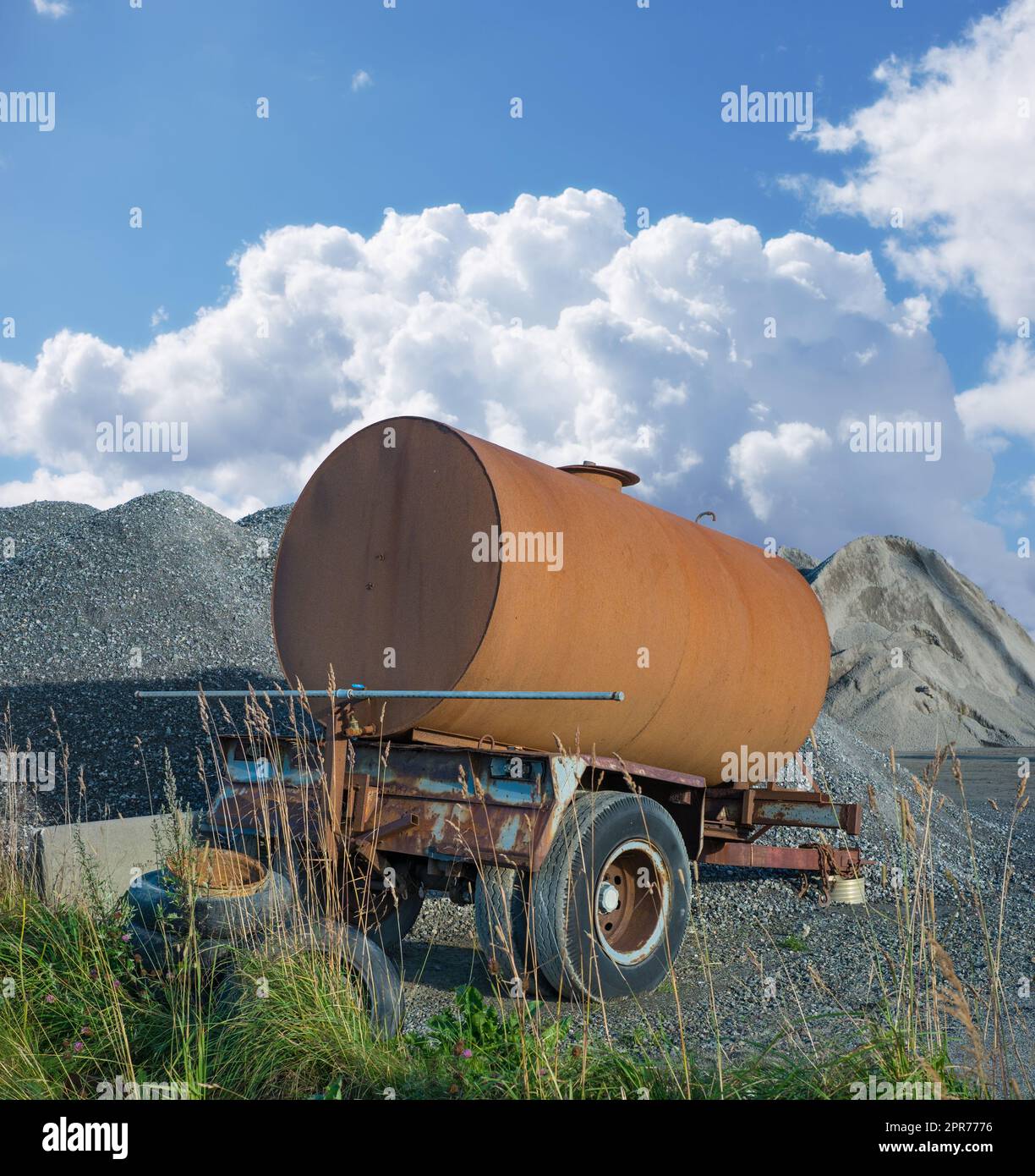 Old concrete water tank hi-res stock photography and images - Alamy