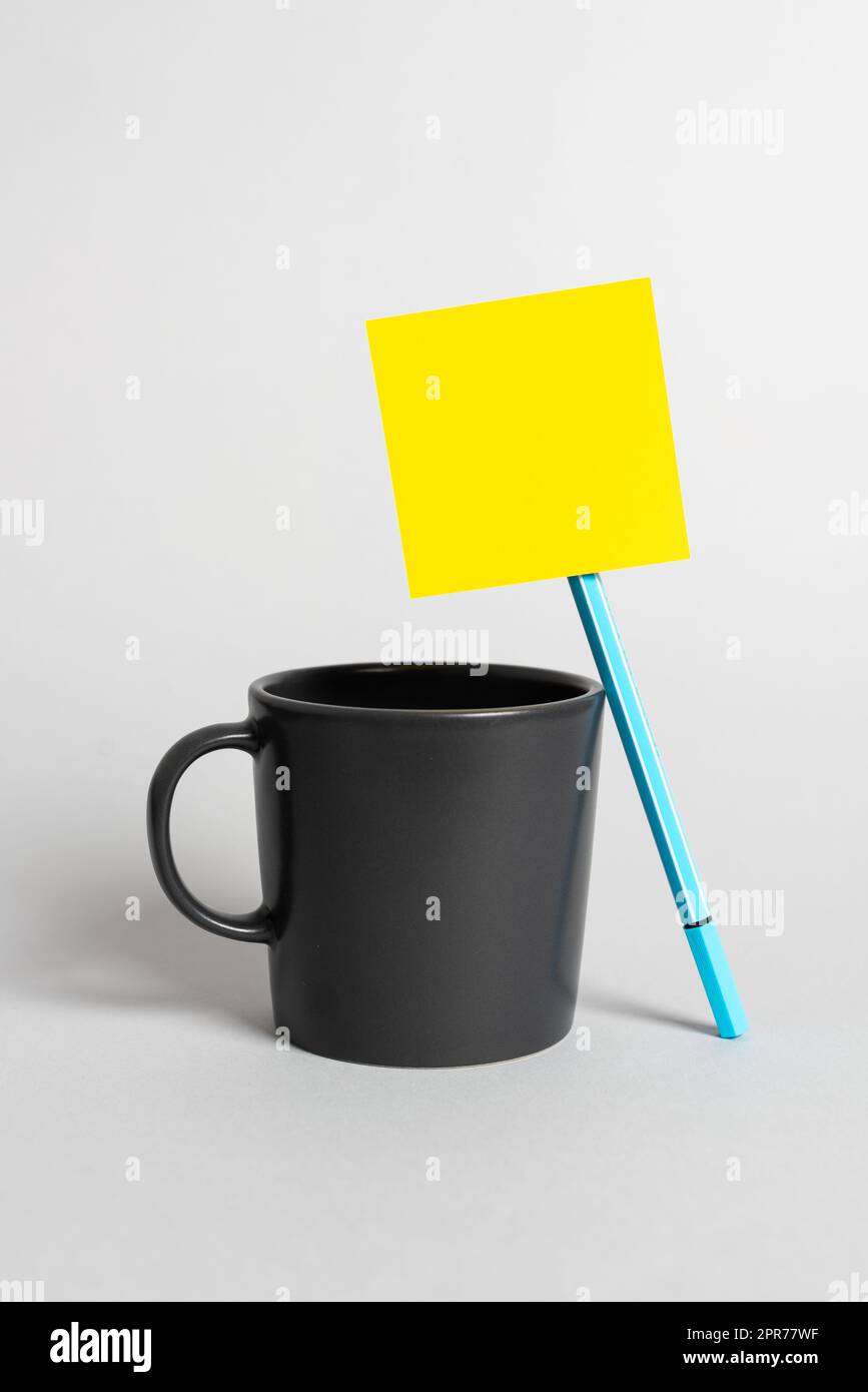 Cup, Pen And Sticky Note With Important Message On Desk. Mug, Pencil ...
