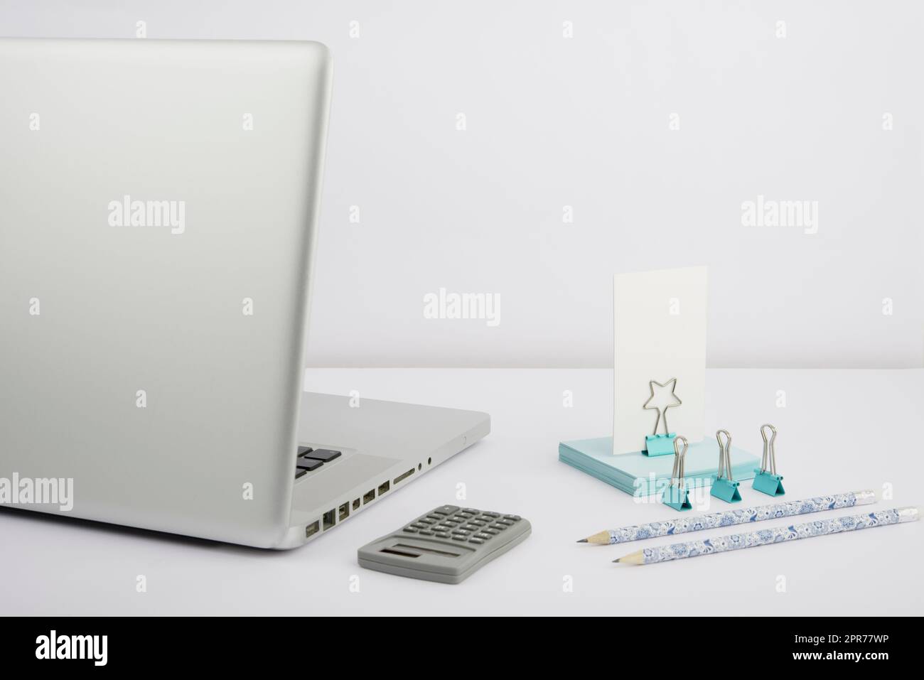 Computer on desk sticky notes hi-res stock photography and images - Alamy