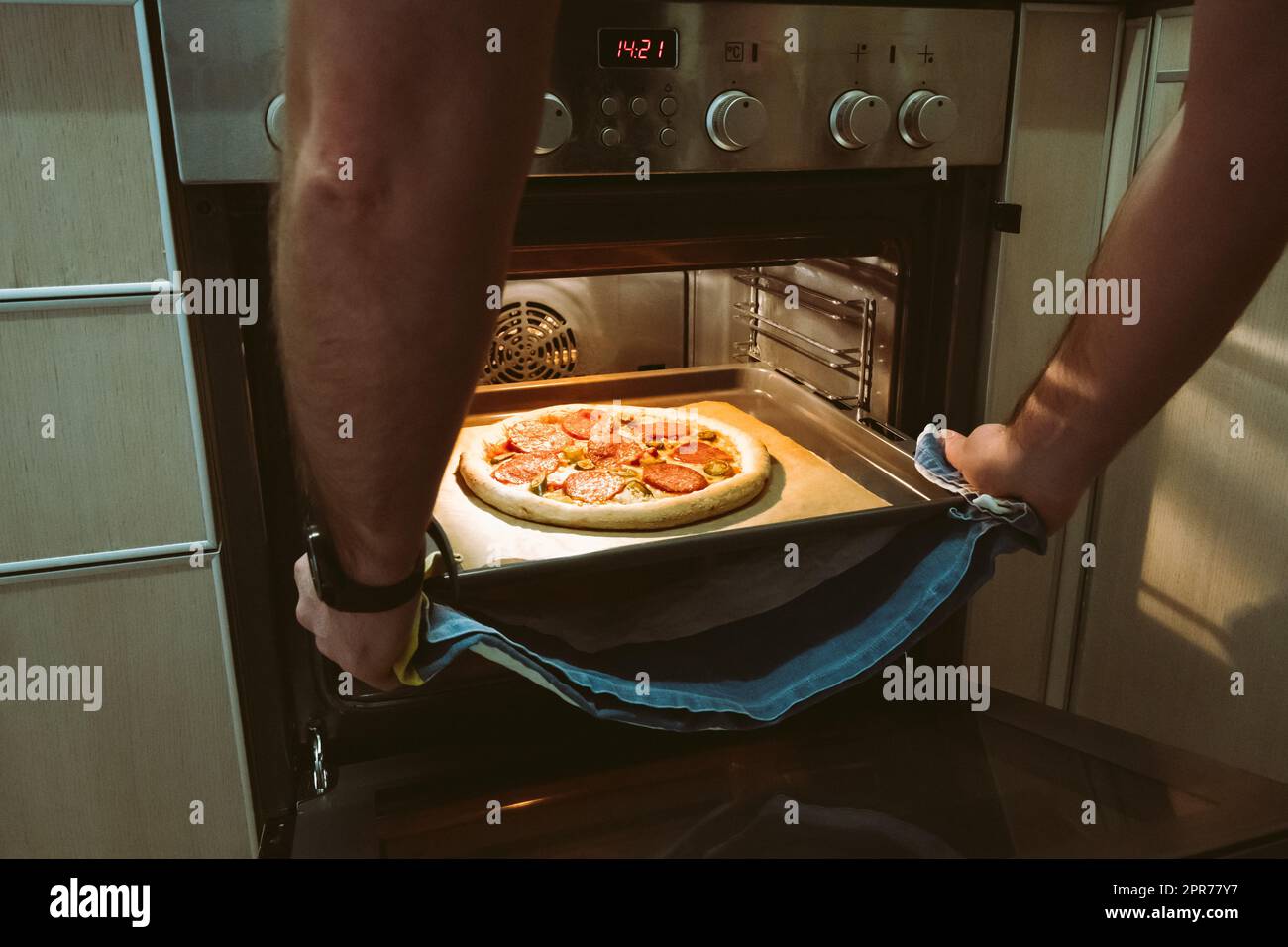 Person using a pizza oven hi-res stock photography and images - Alamy