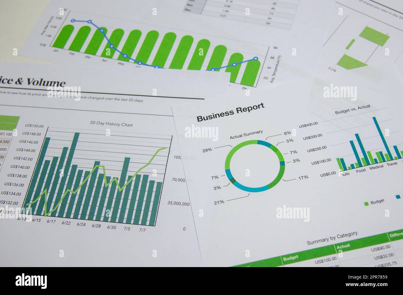 Financial report graph chart hi-res stock photography and images - Alamy
