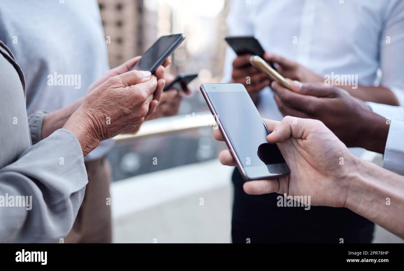 Cellphones everyone hi-res stock photography and images - Alamy