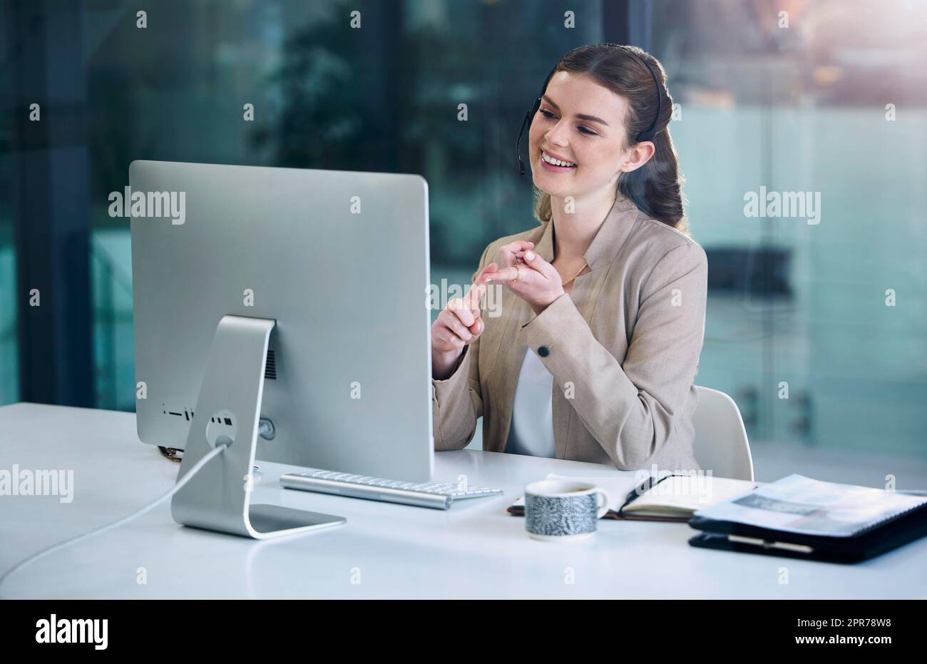 Knowledgeable employee hi-res stock photography and images - Alamy