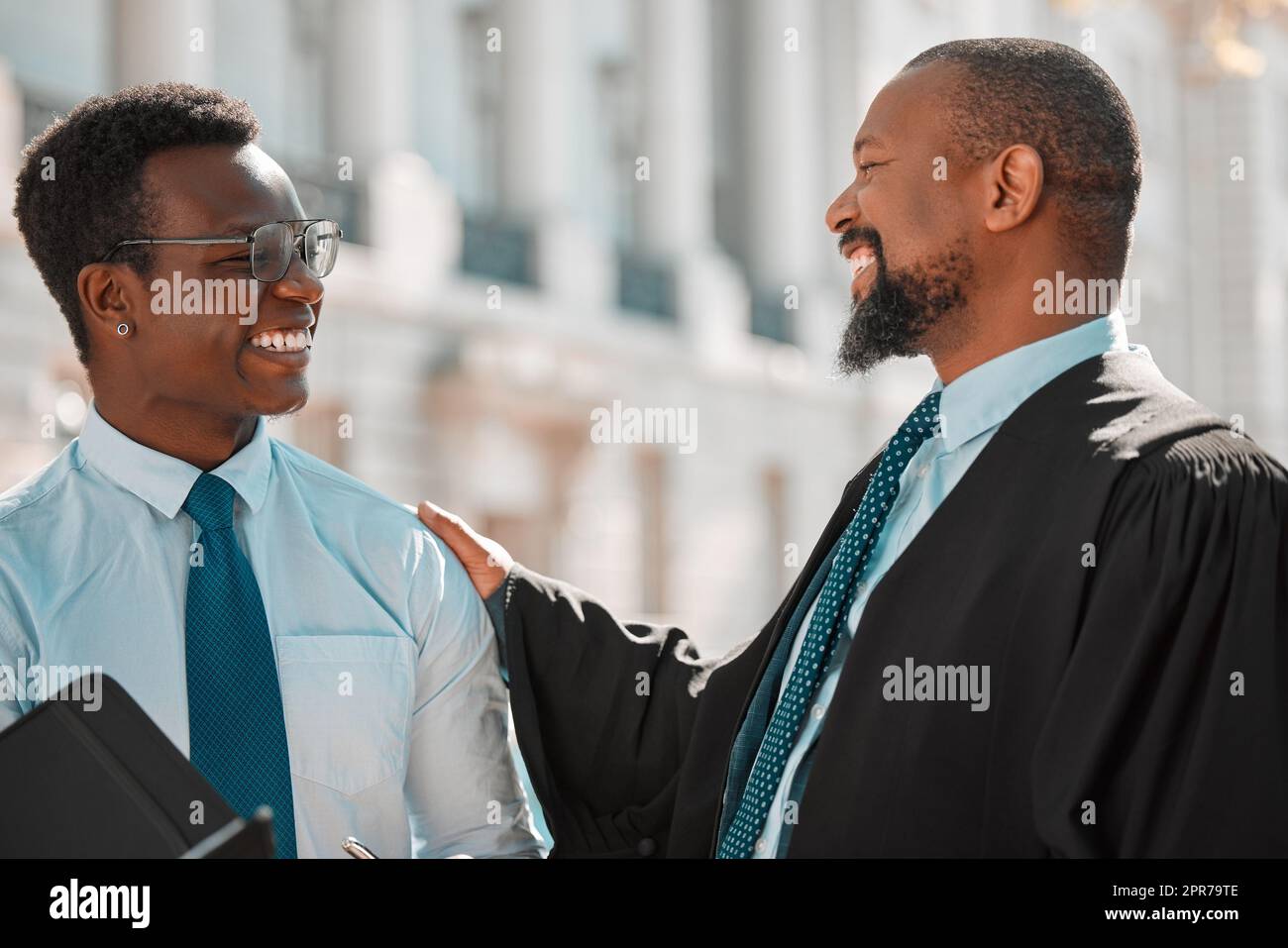 Two lawyers talking to judge hi-res stock photography and images - Alamy