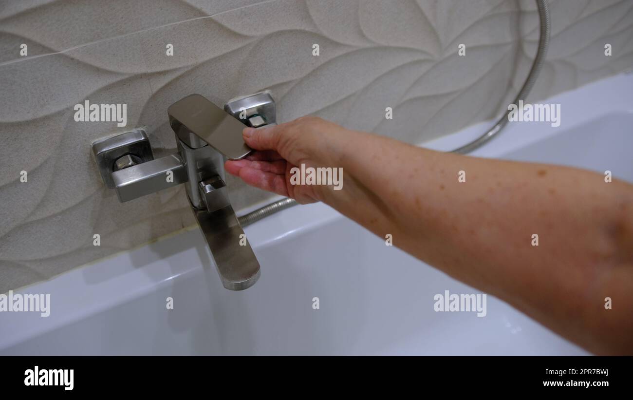 Turn off the tap hi-res stock photography and images - Alamy