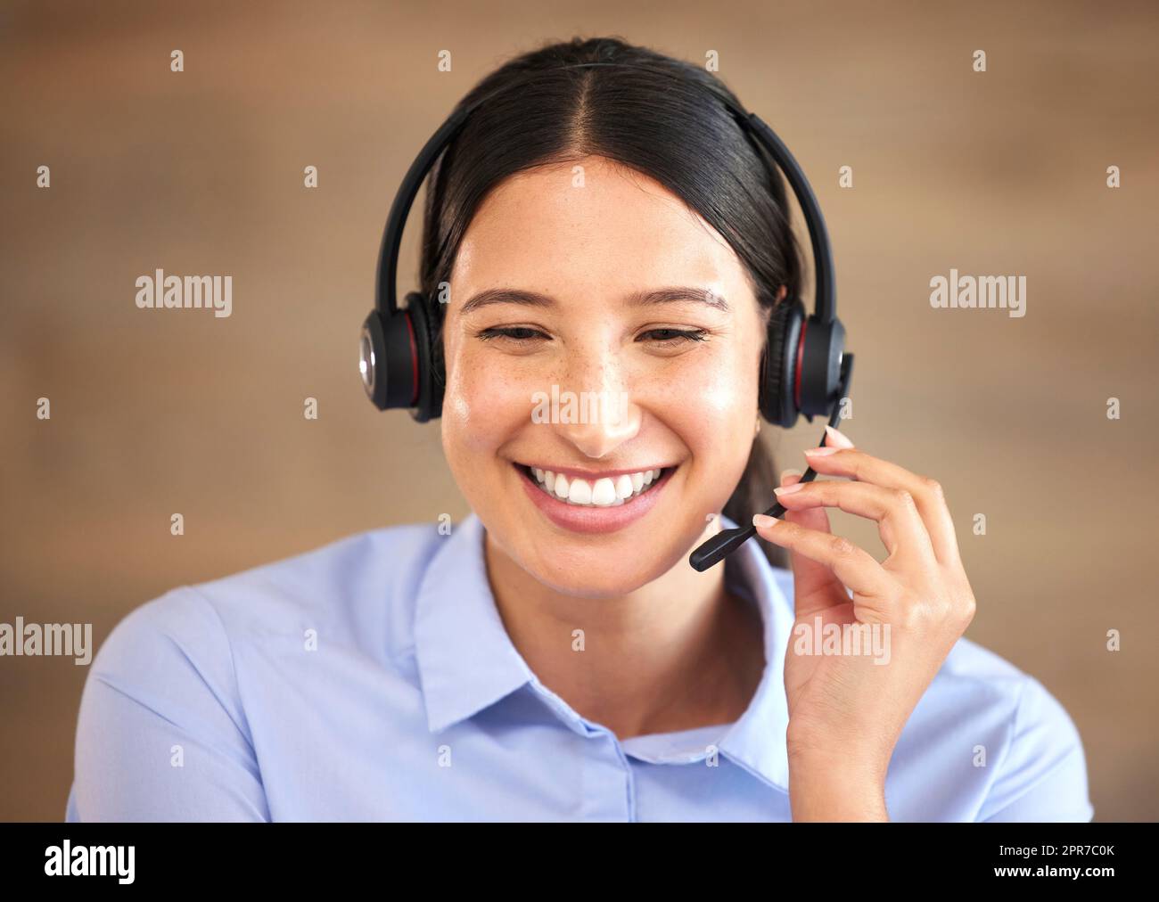 Customer service and smiling hi-res stock photography and images - Alamy