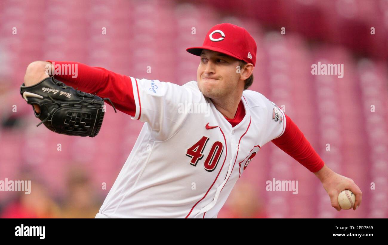 Cincinnati Reds starting pitcher Nick Lodolo (40) throws against the Texas Rangers in a baseball ...