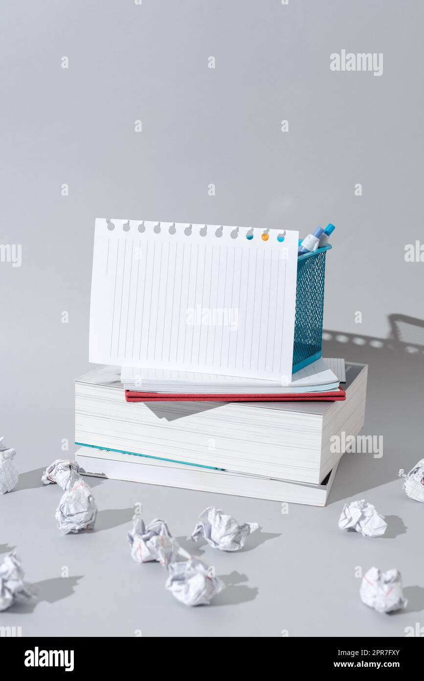 Office basket desk hi-res stock photography and images - Alamy