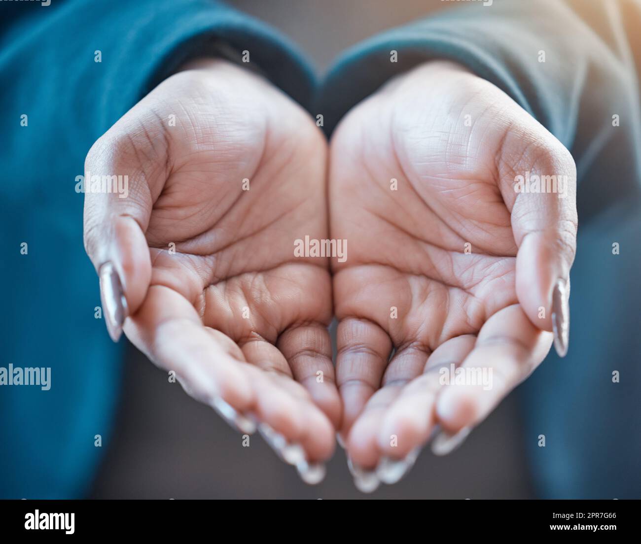 Cupped hands african hi-res stock photography and images - Alamy