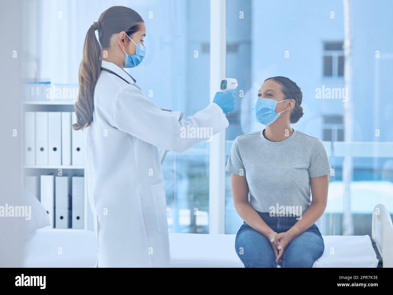 Patient temperature monitor hi-res stock photography and images - Alamy