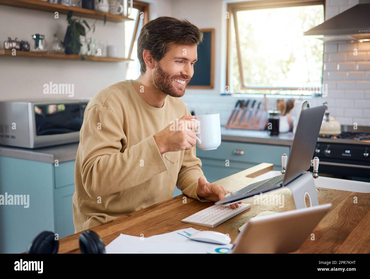 Male banking hi-res stock photography and images - Alamy