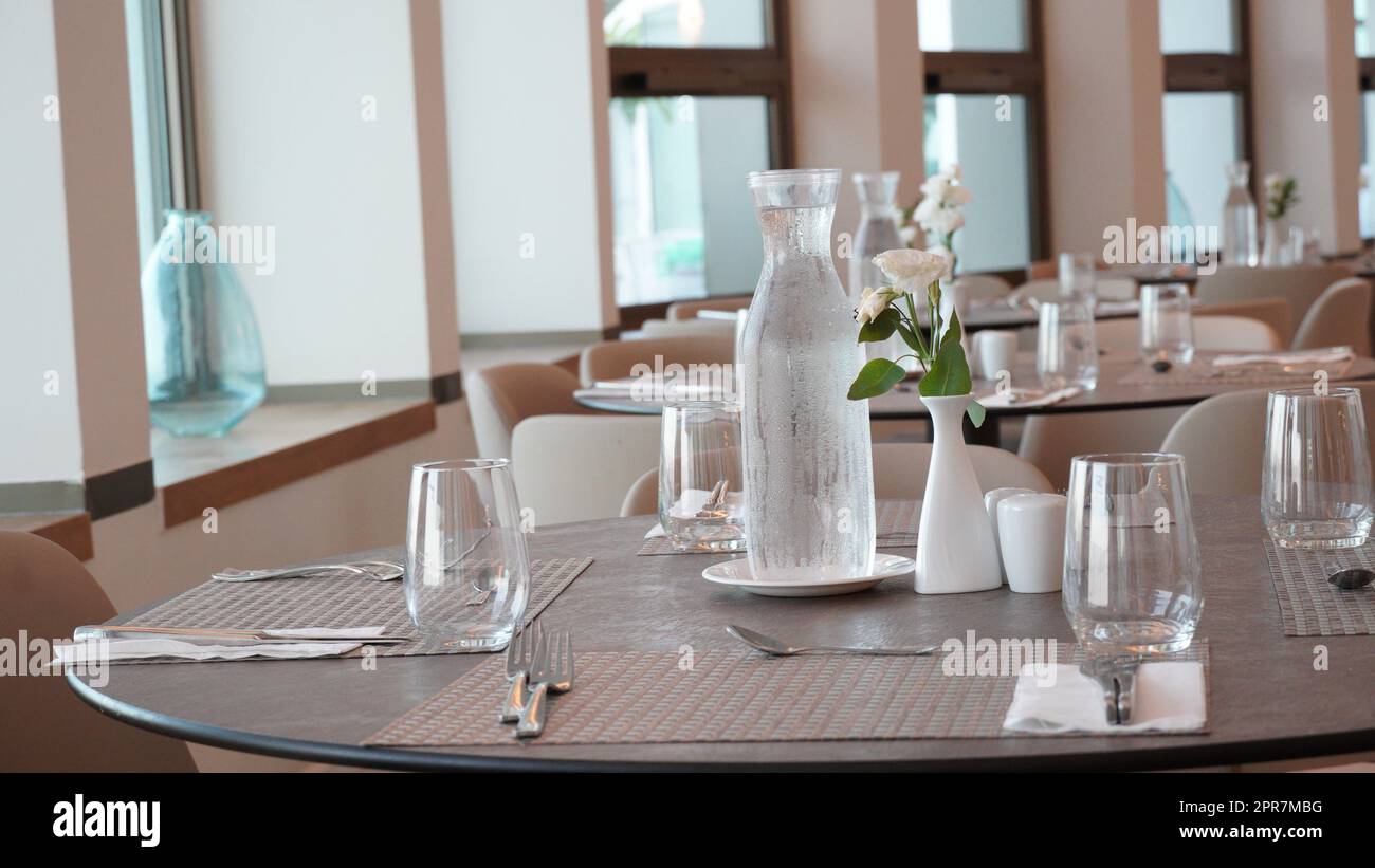 Interior design of a hotel dining restaurant Stock Photo - Alamy