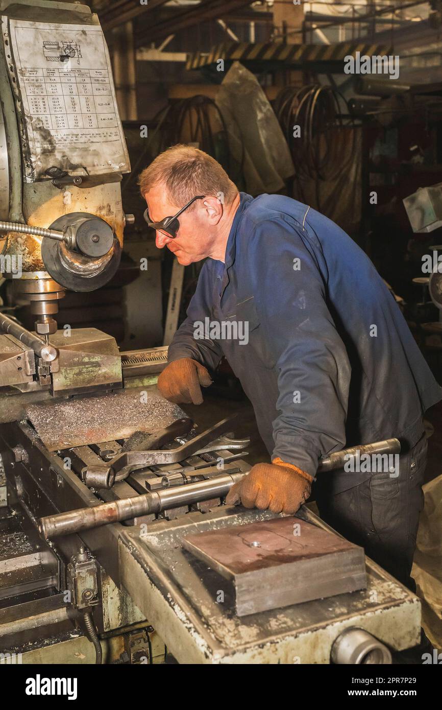Machine drilling on production line hi-res stock photography and images ...