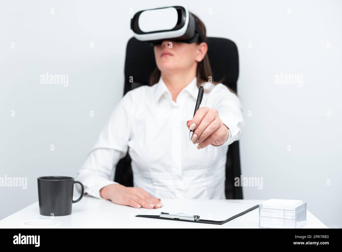 Virtual reality goggles hi-res stock photography and images - Alamy