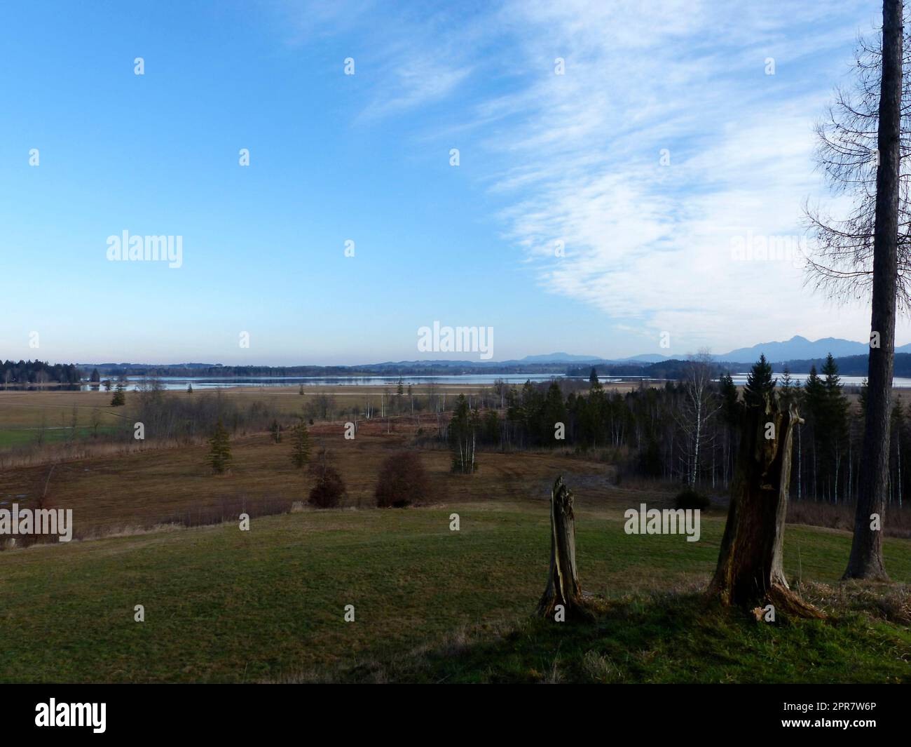 Lake Staffelsee, nature landscape with mountain panorma, Bavaria ...