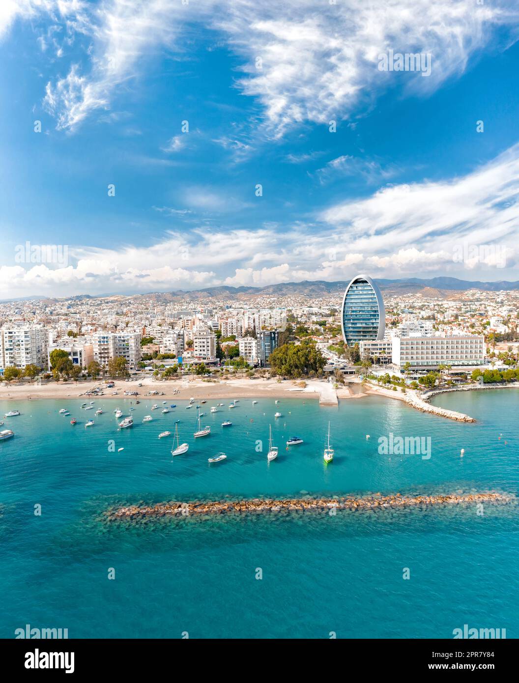 Cityscape and sky hi-res stock photography and images - Alamy