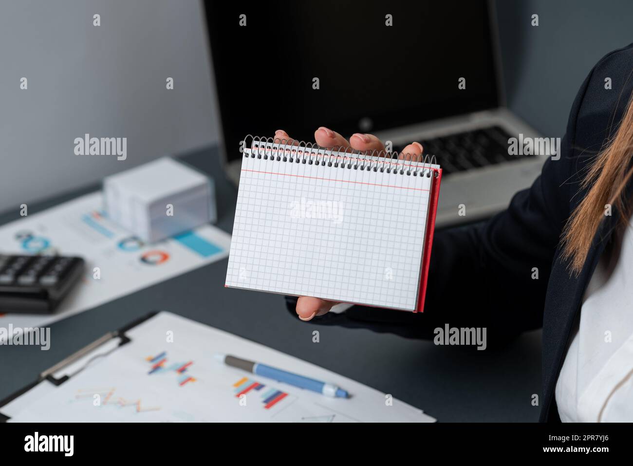 Businesswoman Holding Note With Important Message With One Hand. Woman ...