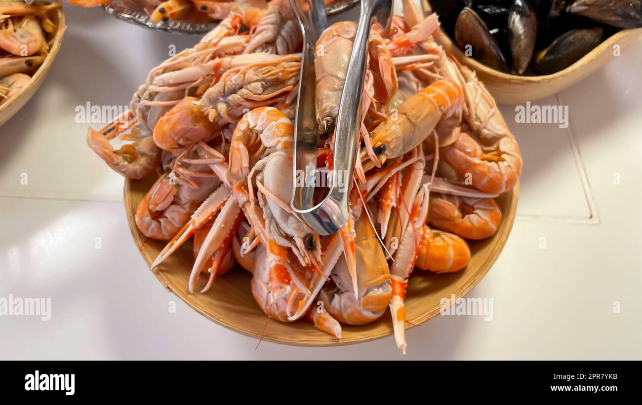 In a bowl on a buffet are many cooked shrimp Stock Photo - Alamy