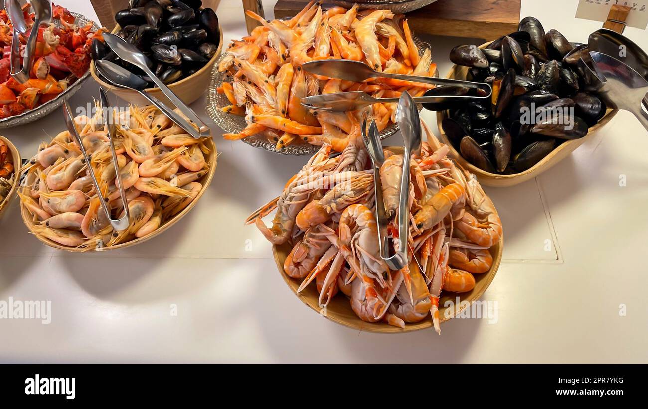 In a bowl on a buffet are many cooked shrimp Stock Photo - Alamy