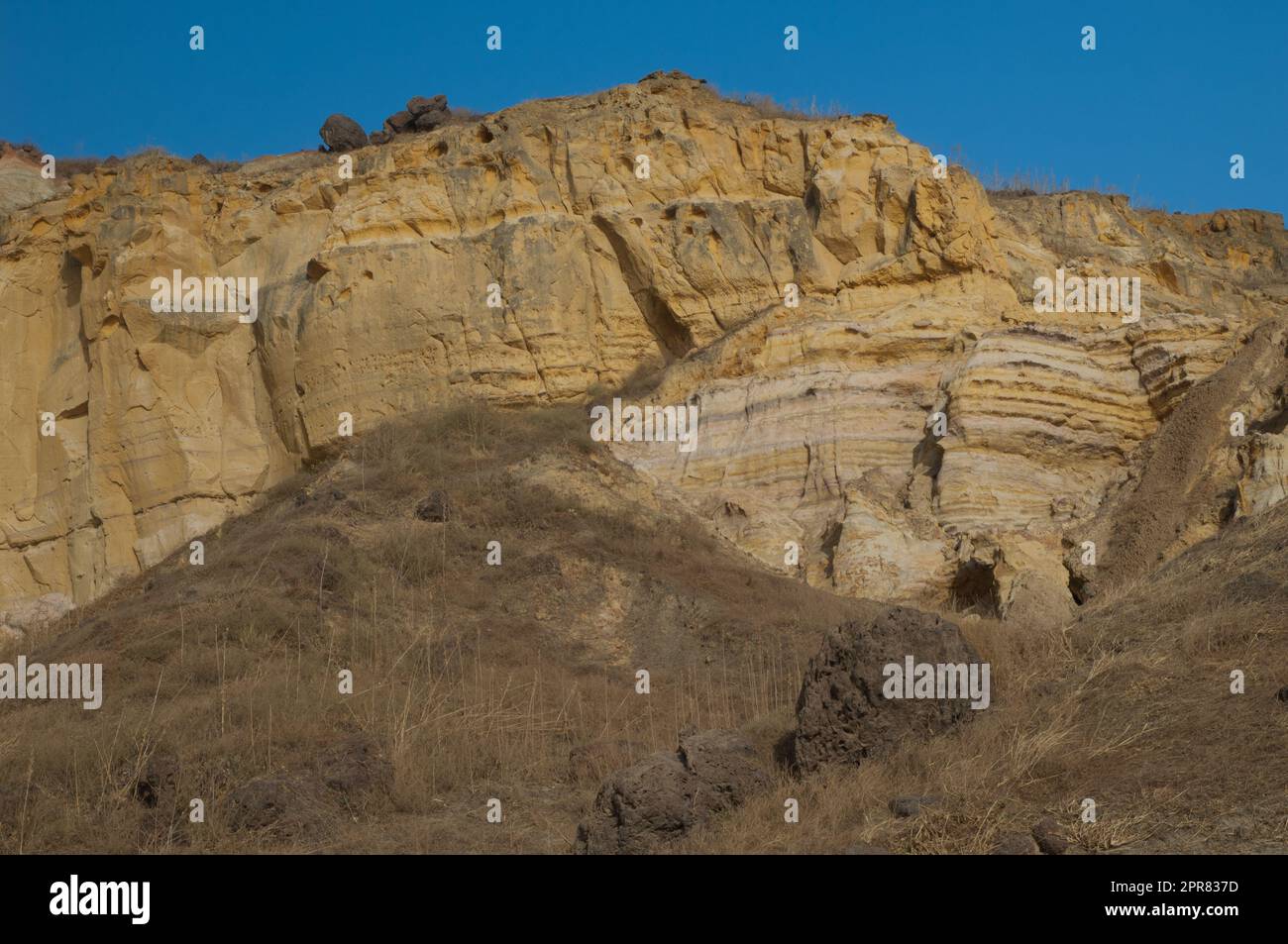 Sea cliff in the Natural Reserve of Popenguine Stock Photo - Alamy