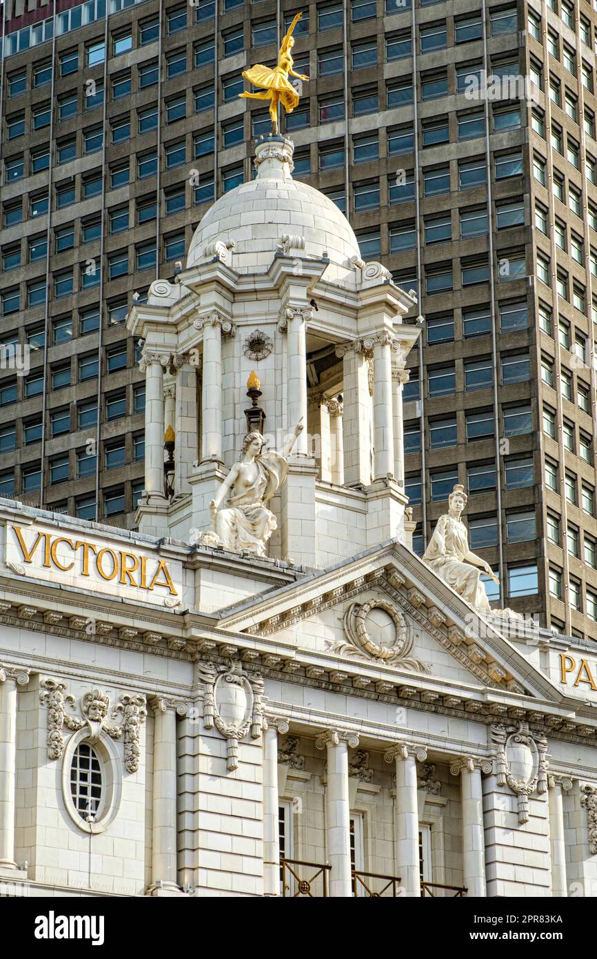 Victoria Palace Theatre, Victoria Street, London, England Stock Photo - Alamy
