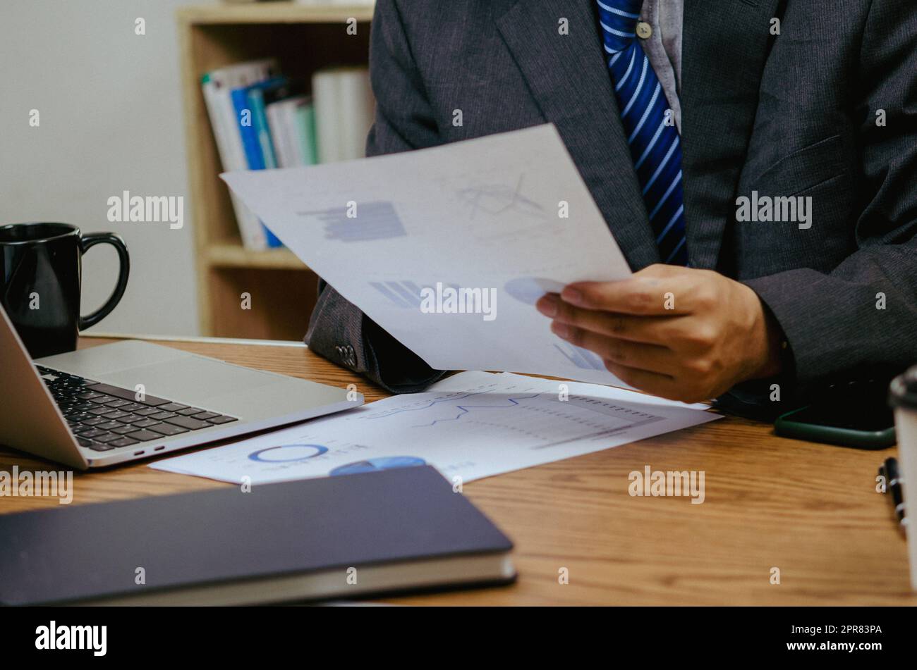 Accounting desk hi-res stock photography and images - Alamy