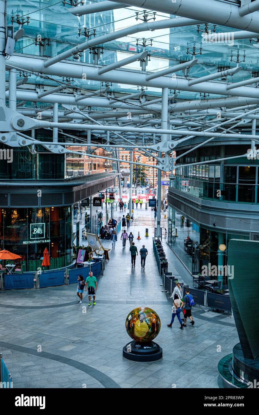Cardinal Place, Victoria Street, London, England Stock Photo - Alamy