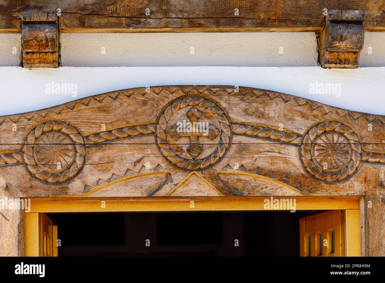 A wooden cross at the Barsana Monastery Stock Photo - Alamy