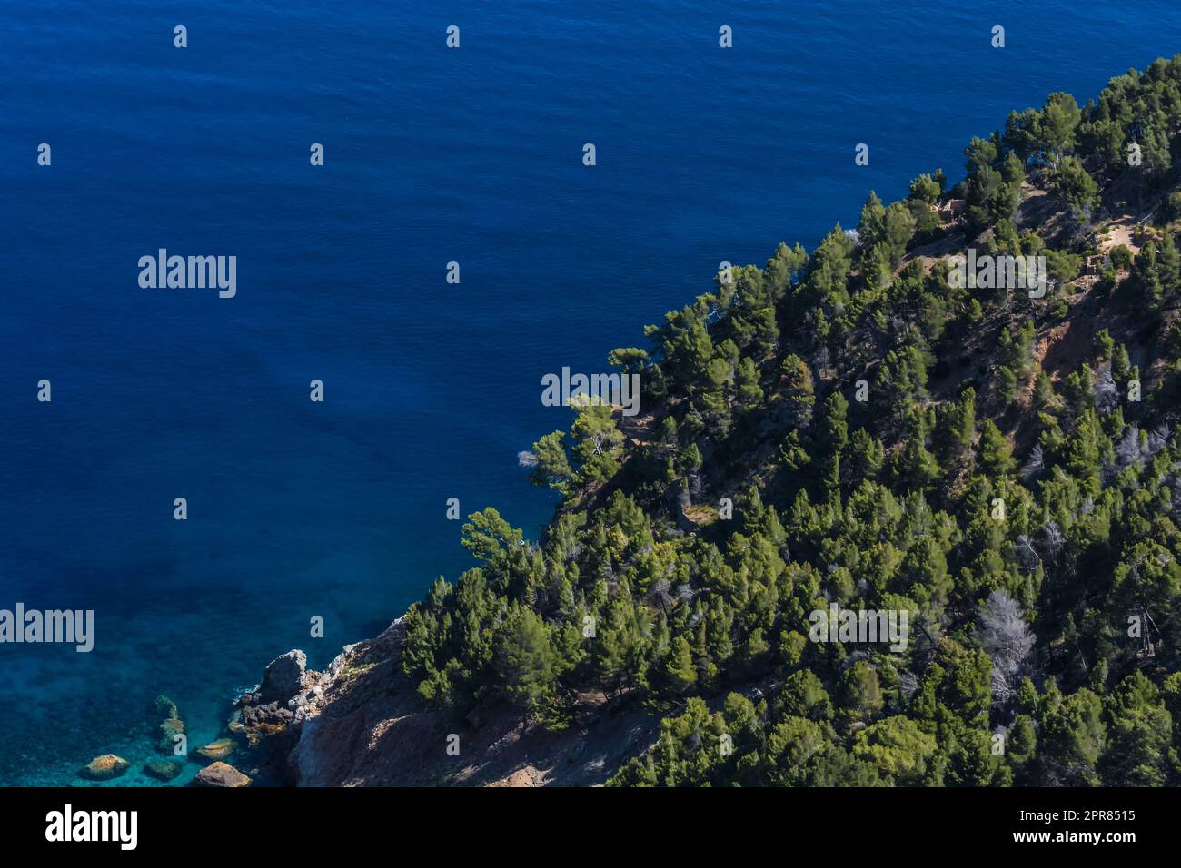 Sea and rocks hi-res stock photography and images - Alamy
