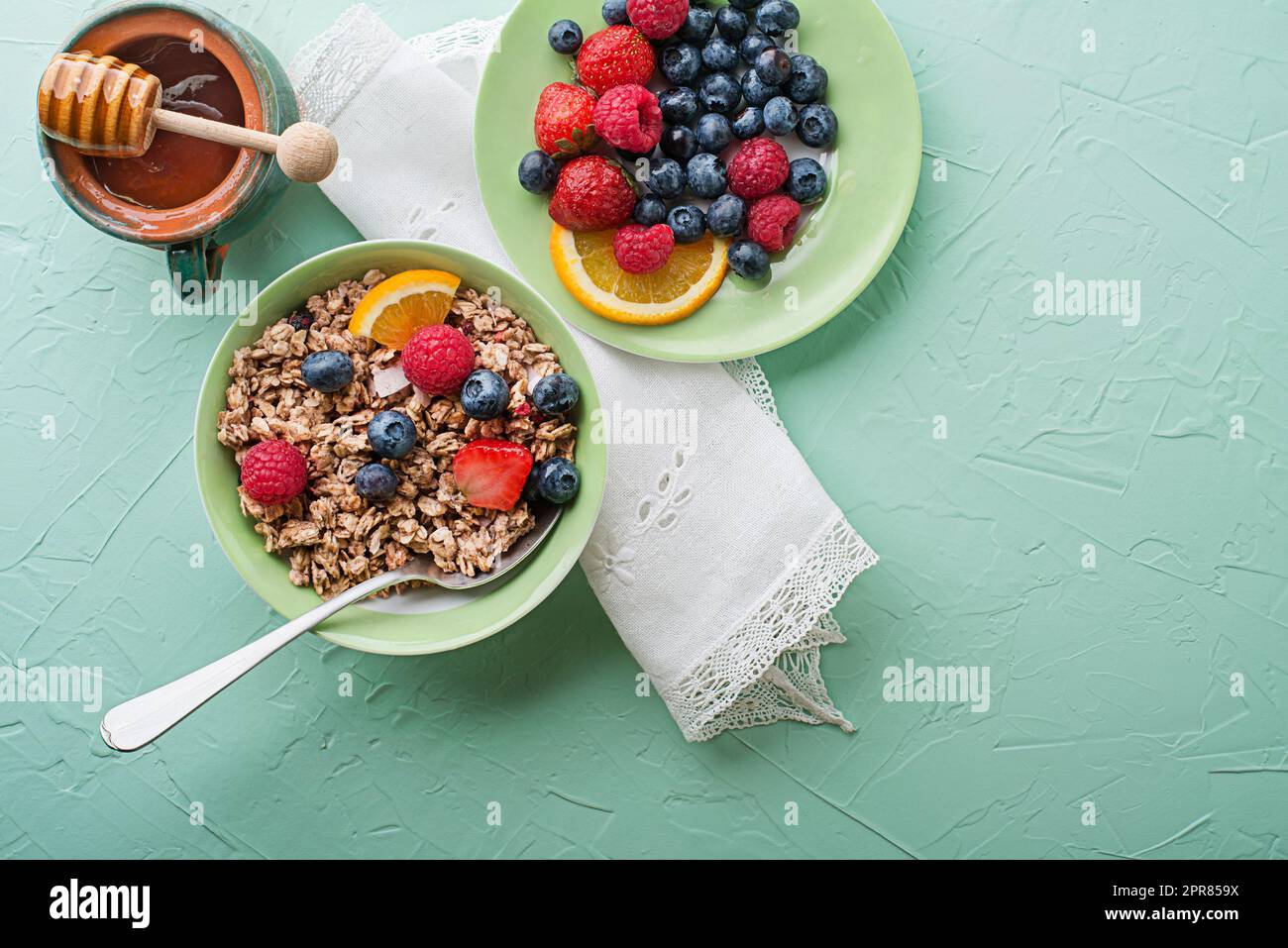 Granola bowl fresh strawberries hi-res stock photography and images - Alamy