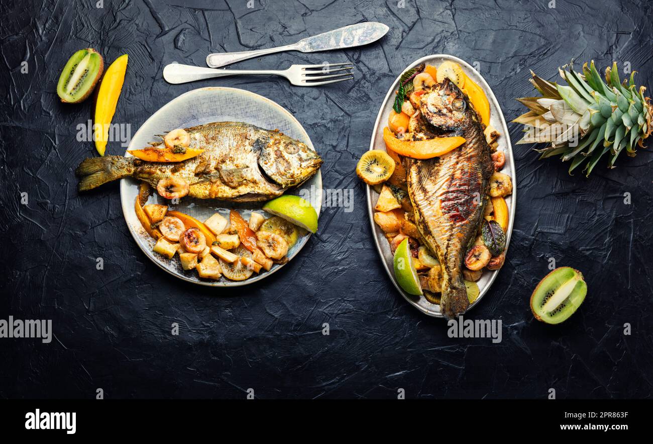 Baked fish with pineapple, mango and kiwi Stock Photo - Alamy