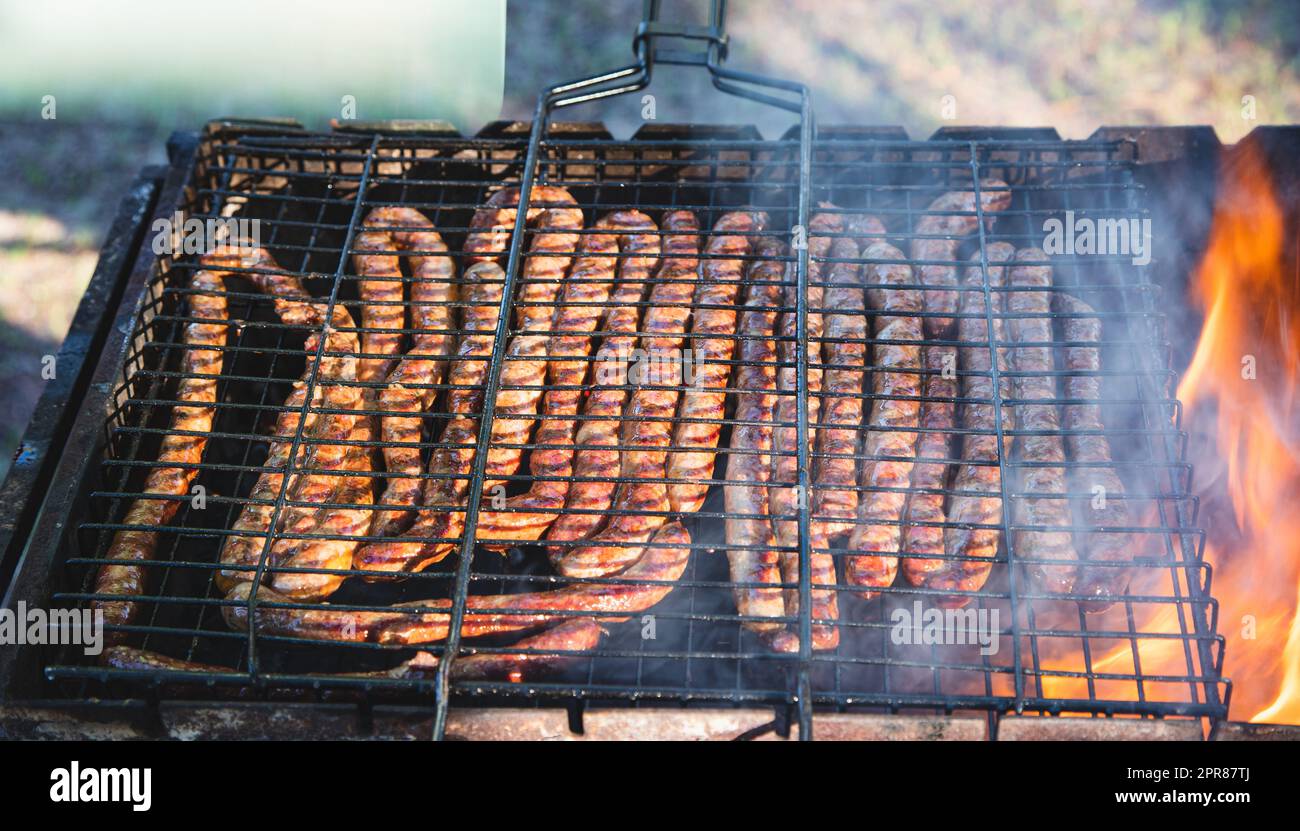 the process of cooking sausages on a fire. time for a picnic Stock ...