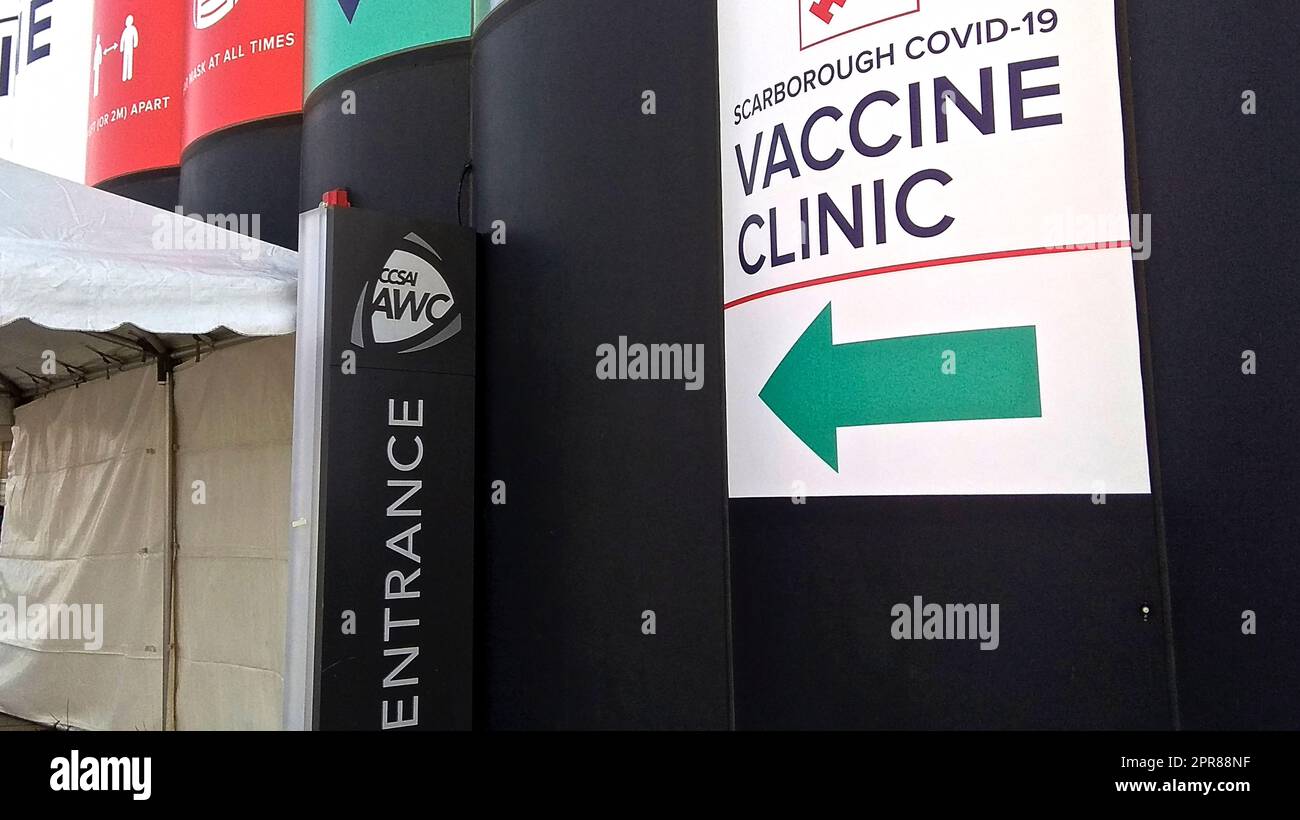 Hospital directional sign hi-res stock photography and images - Alamy