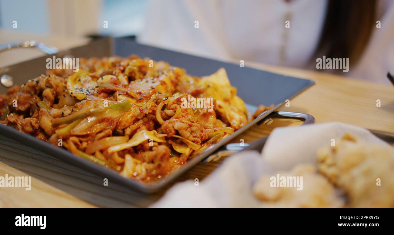 Korean spicy fry instant noodle in restaurant Stock Photo - Alamy