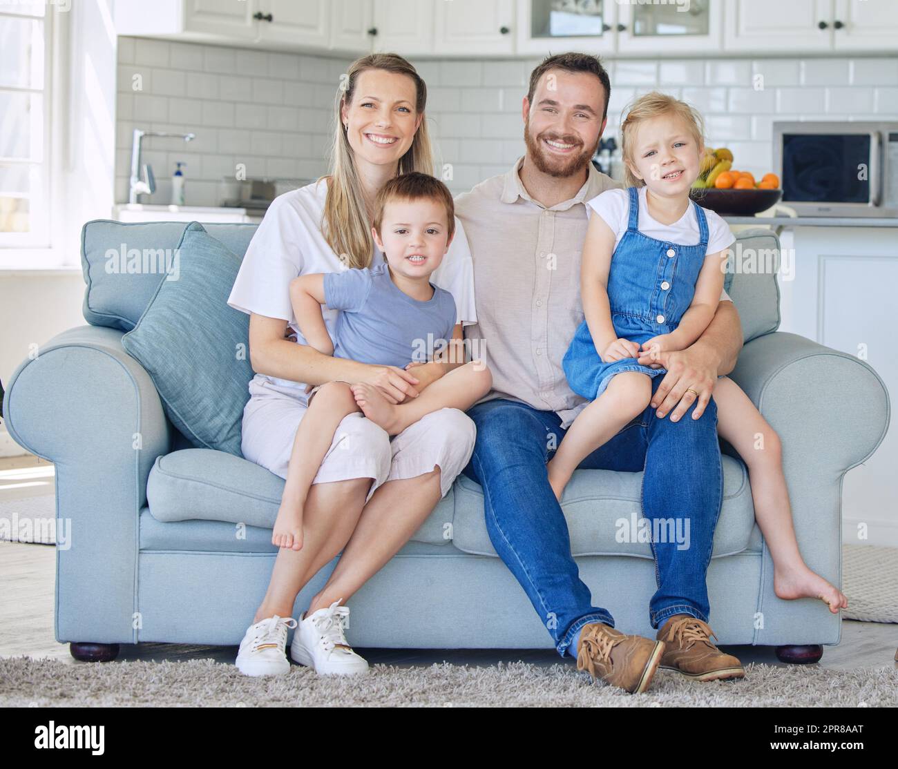 Kids sitting on couch together hi-res stock photography and images - Alamy