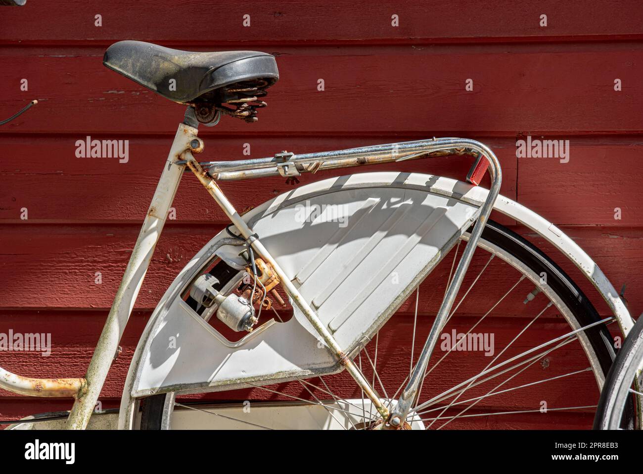 Metallic red bike hi-res stock photography and images - Alamy
