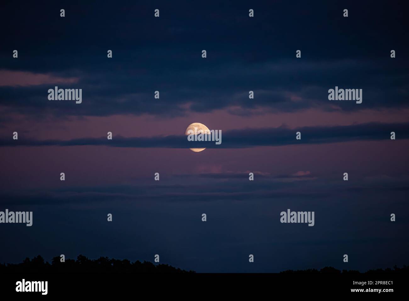 Moon rising behind clouds hi-res stock photography and images - Alamy