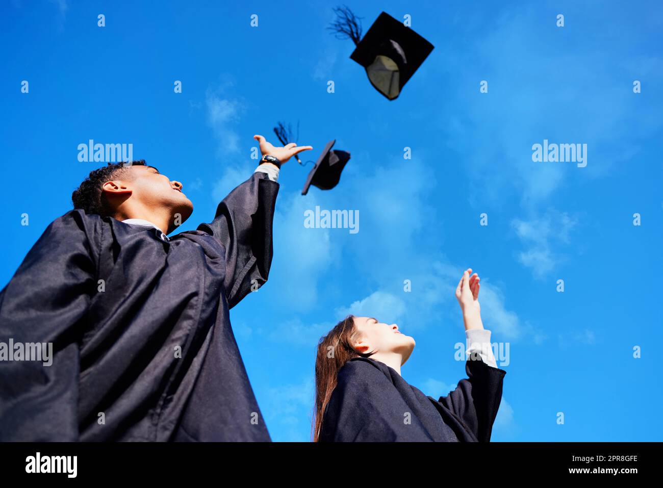 Two graduation hats hi-res stock photography and images - Alamy